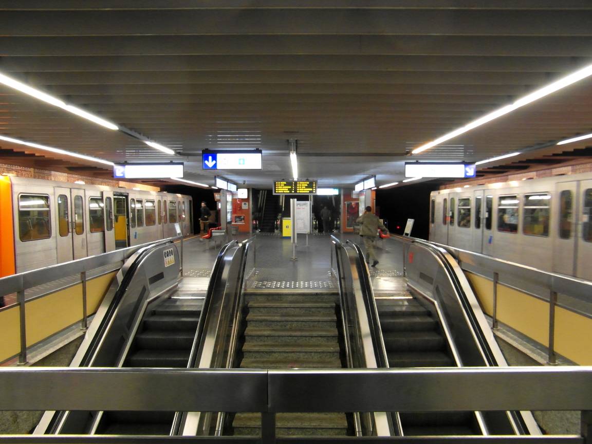 Metrolijnen 2 en 6 onderbroken na rookontwikkeling | BRUZZ