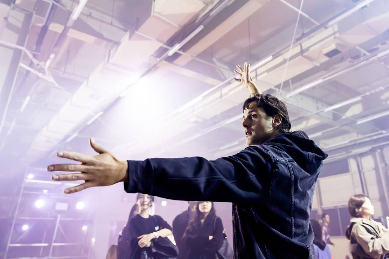 Choreograaf Némo Flouret in Bozar: 'Dans is vluchtig en kwetsbaar' | BRUZZ