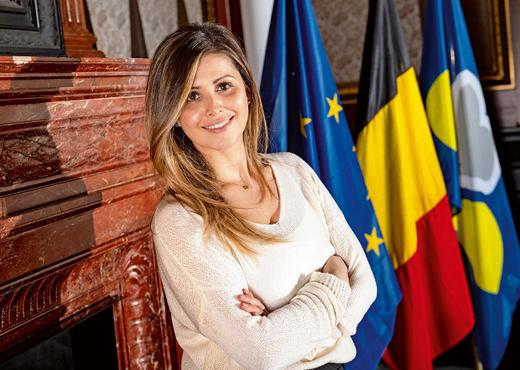 nawel ben hamou | BRUZZ