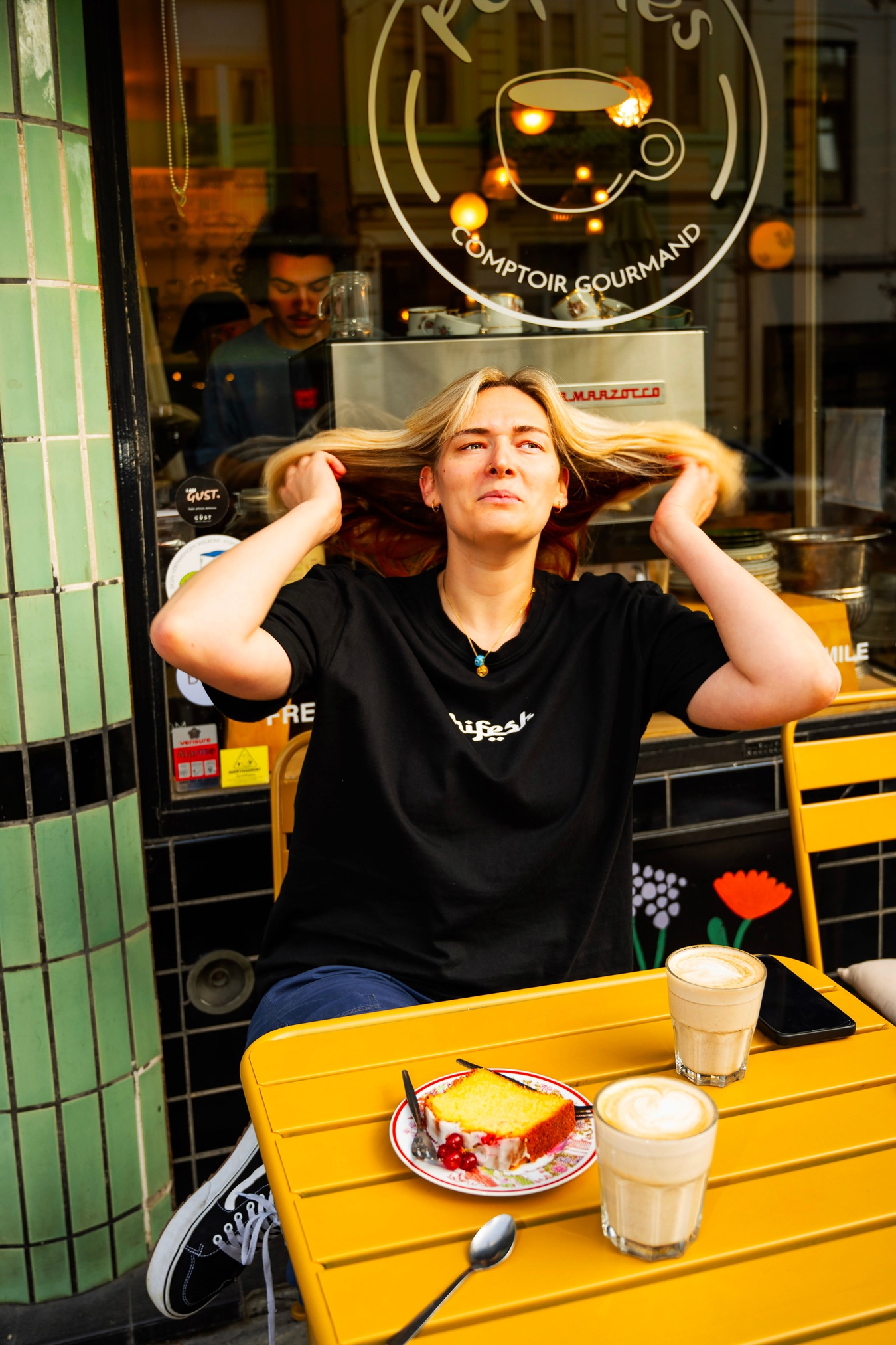 Laurien Vereecken over debuut Sex and the shitty: 'Complexloos single én lovable' | BRUZZ