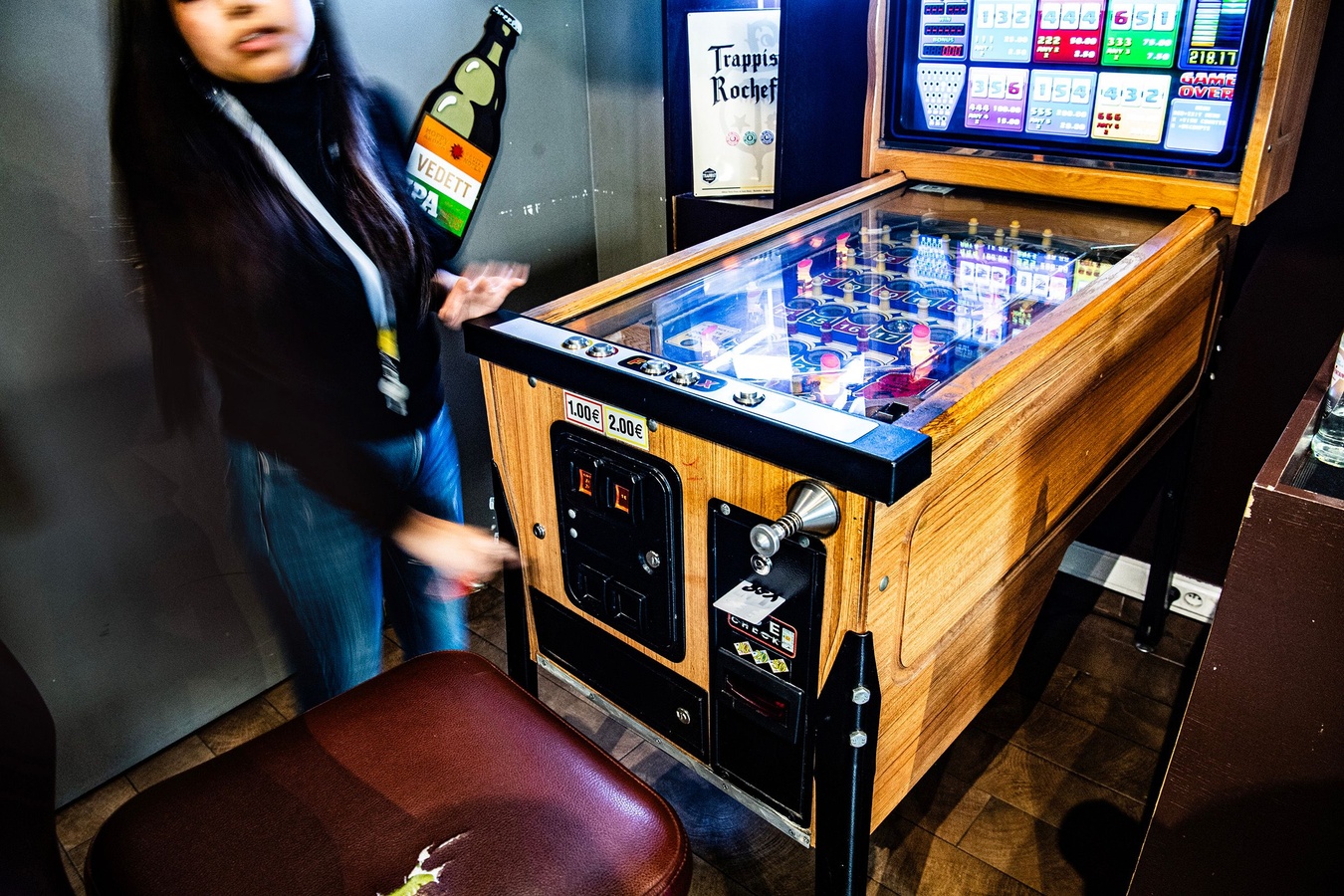 Bingokasten op café: ‘Vaak spelen ze vier of vijf uur aan een stuk’ | BRUZZ