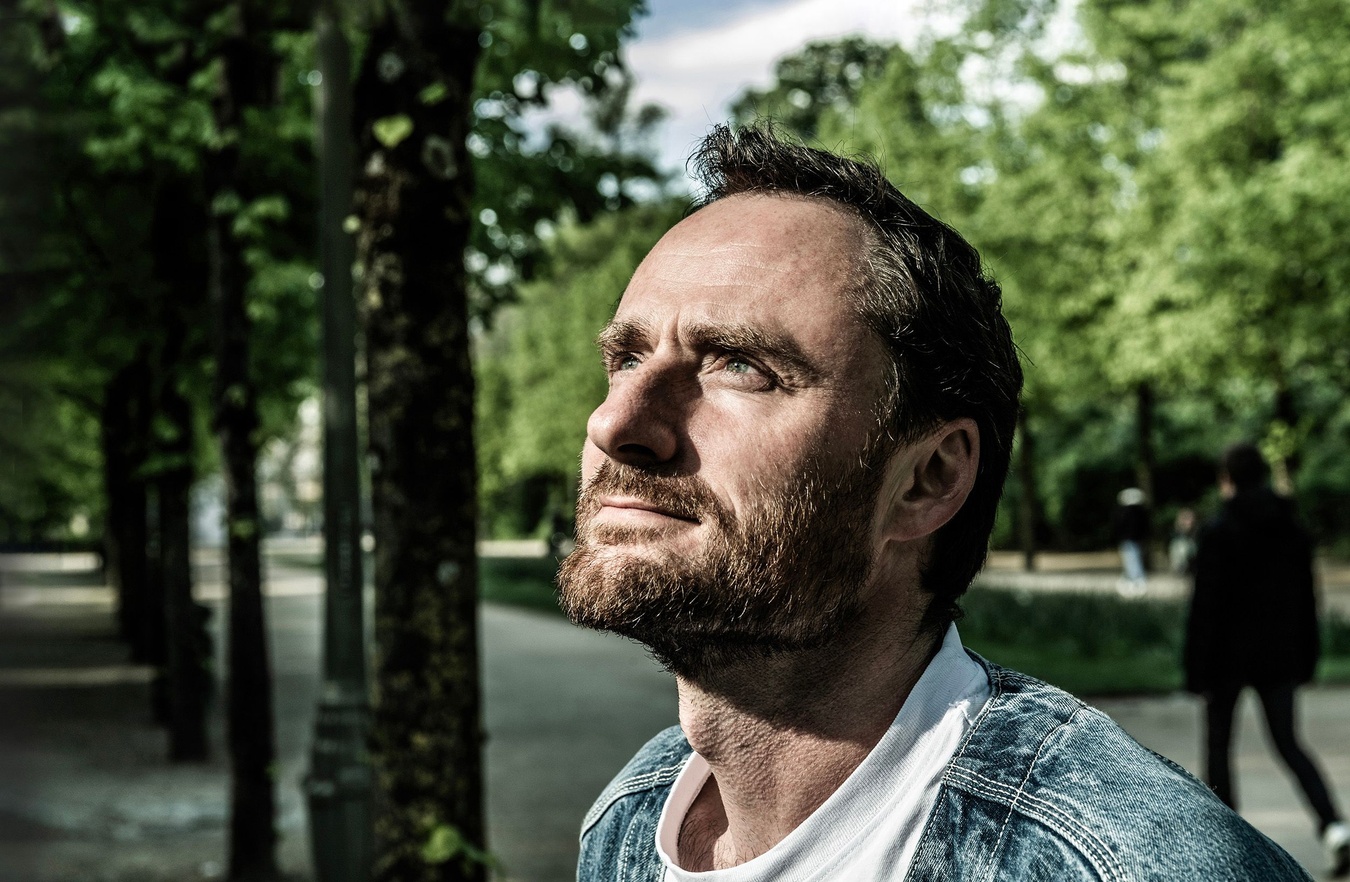 Olivier Vandecasteele: 'Anderen steunen, helpt om het trauma te ...