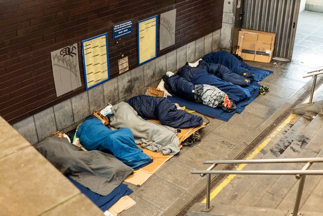 Daklozen slapen in bijtende vrieskoude: gebrek aan opvangplaatsen houdt ...