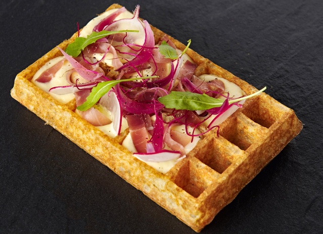 Brusselse wafel als maaltijd in 'Gaufres&Waffles' | BRUZZ