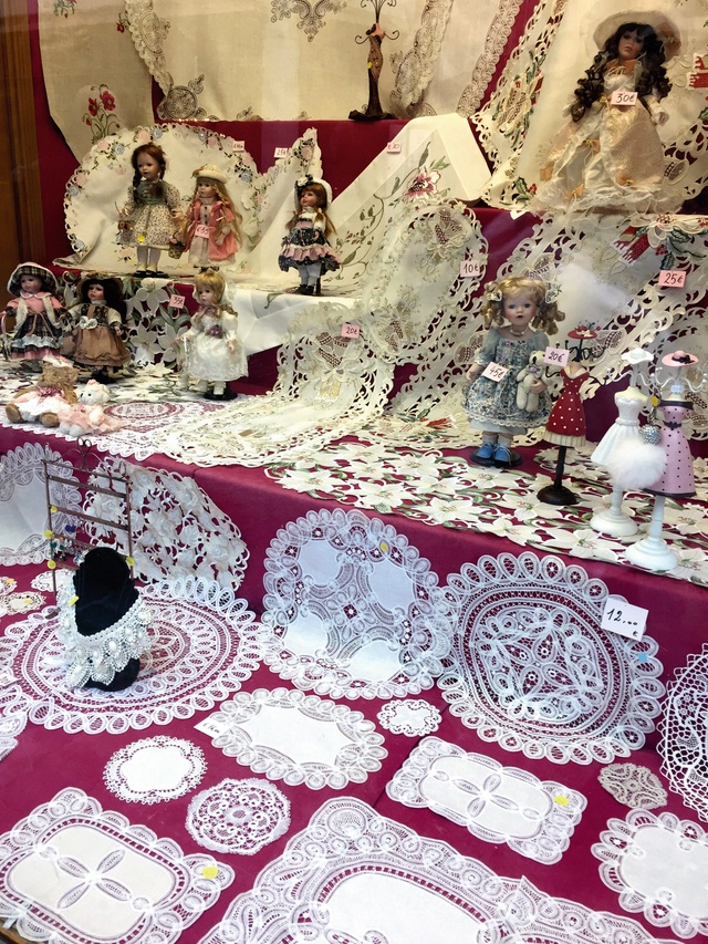 JOUW VRAAG. Wat is het verhaal van de Brusselse kant? | BRUZZ