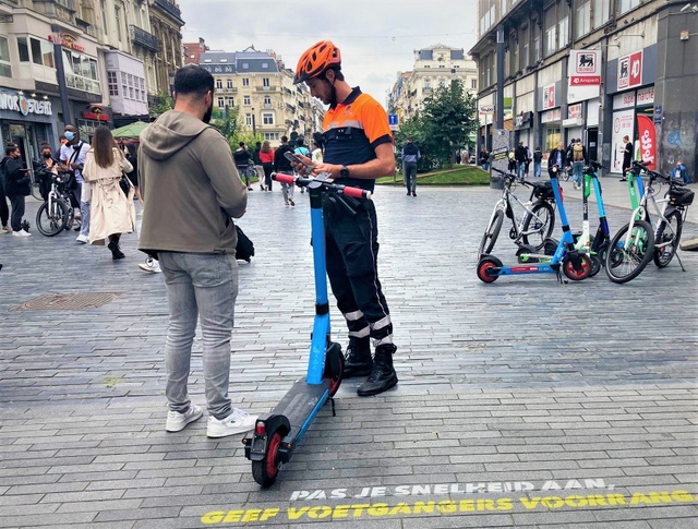 Brusselse politie betrapt elektrische step die 60 kilometer per uur ...