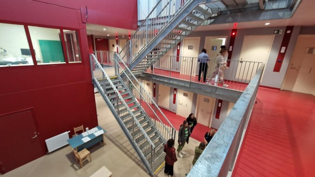 Aankomst eerste gedetineerden in gevangenis Haren uitgesteld | BRUZZ