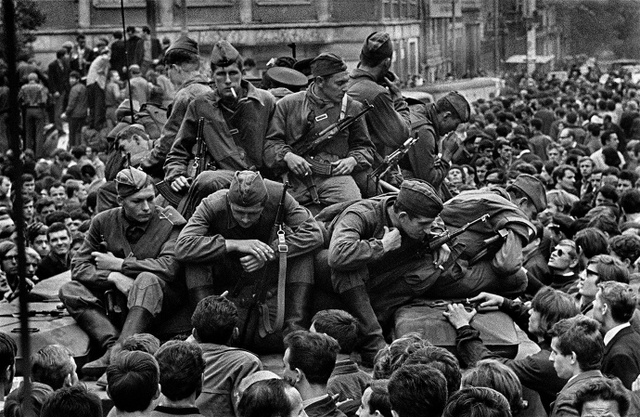 Josef Koudelka, Invasion Prague 68 | BRUZZ