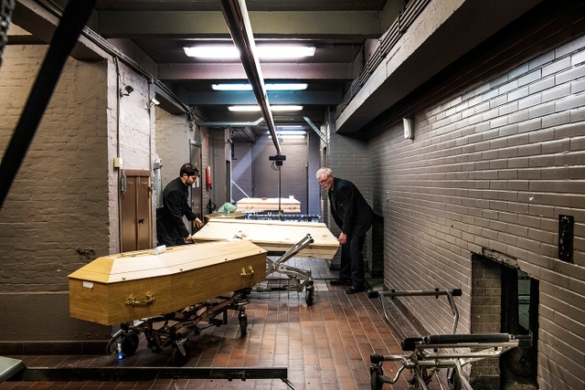 Begrafenisondernemer in tijden van corona: ‘Ik heb vaak zin om met de ...