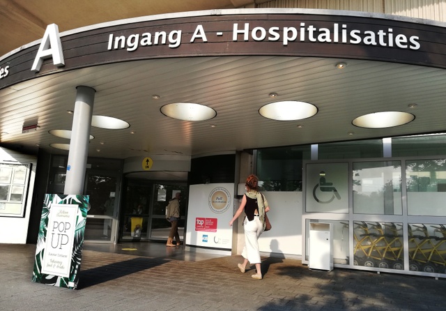 UZ Brussel versoepelt bezoekersvoorwaarden | BRUZZ