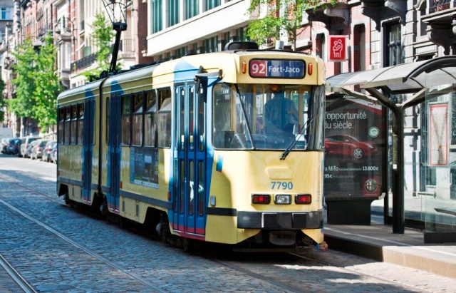 Tramchauffeur neemt plaspauze, passagiers moeten afstappen | BRUZZ