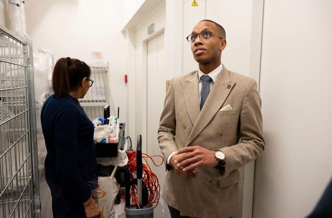 Tanguy is vip-butler in hotel Astoria: 'Complimenten gekregen van ...