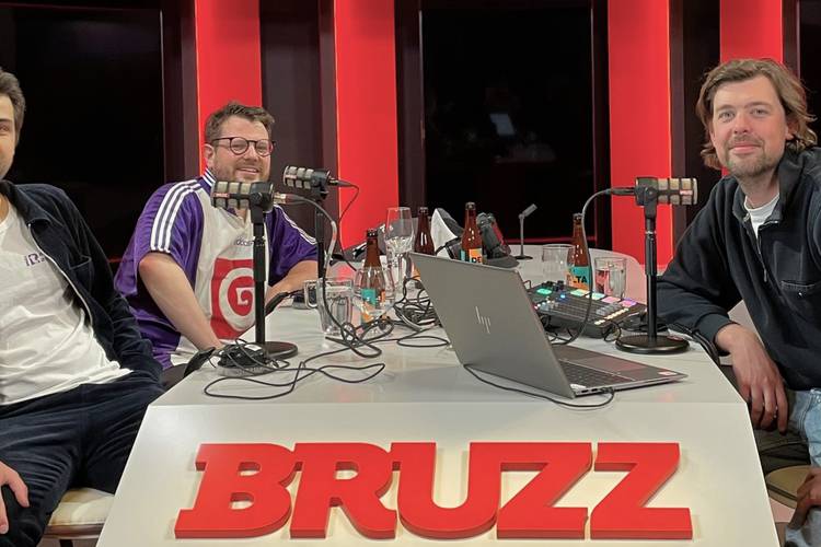Live radio | BRUZZ