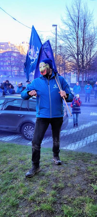 Politievakbond voert actie tegen besparingen: 'Politie is jarenlang mismeesterd' | BRUZZ