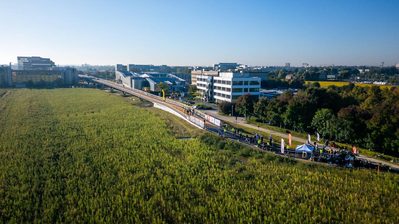 Langste fietsbrug van België ingehuldigd in Machelen | BRUZZ