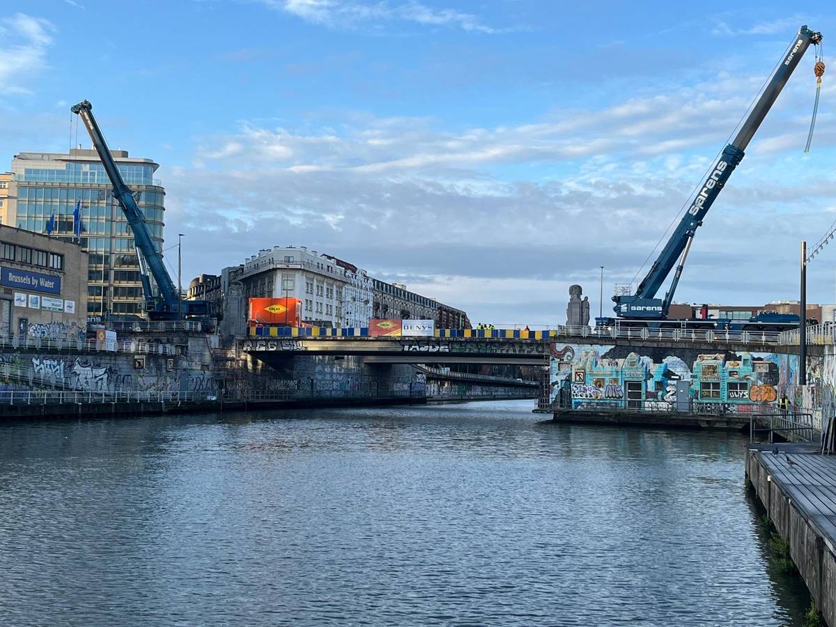 KIJK: Nieuwe Sainctelettebrug geplaatst zonder enig probleem | BRUZZ