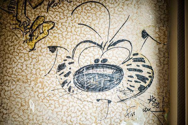 Originele tekeningen Franquin ontdekt onder behang in Centrumgalerij ...