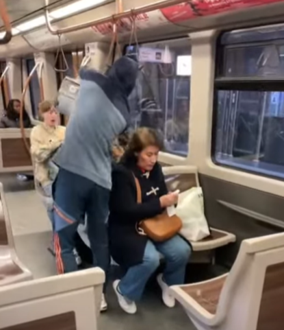 Alles voor de views: YouTuber ‘YaNike’ gooit emmer smurrie over ...