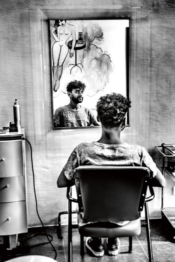 Enfant Terrible: Vijay Diels, tekenaar, schilder en bekende barman | BRUZZ