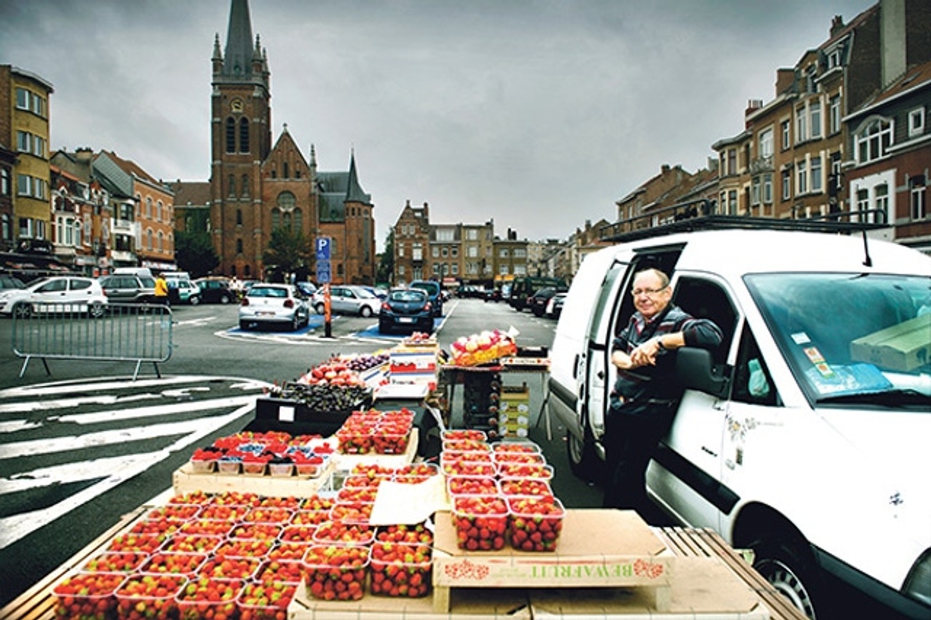 Jetse zondagsmarkt keert terug naar Spiegelplein | BRUZZ