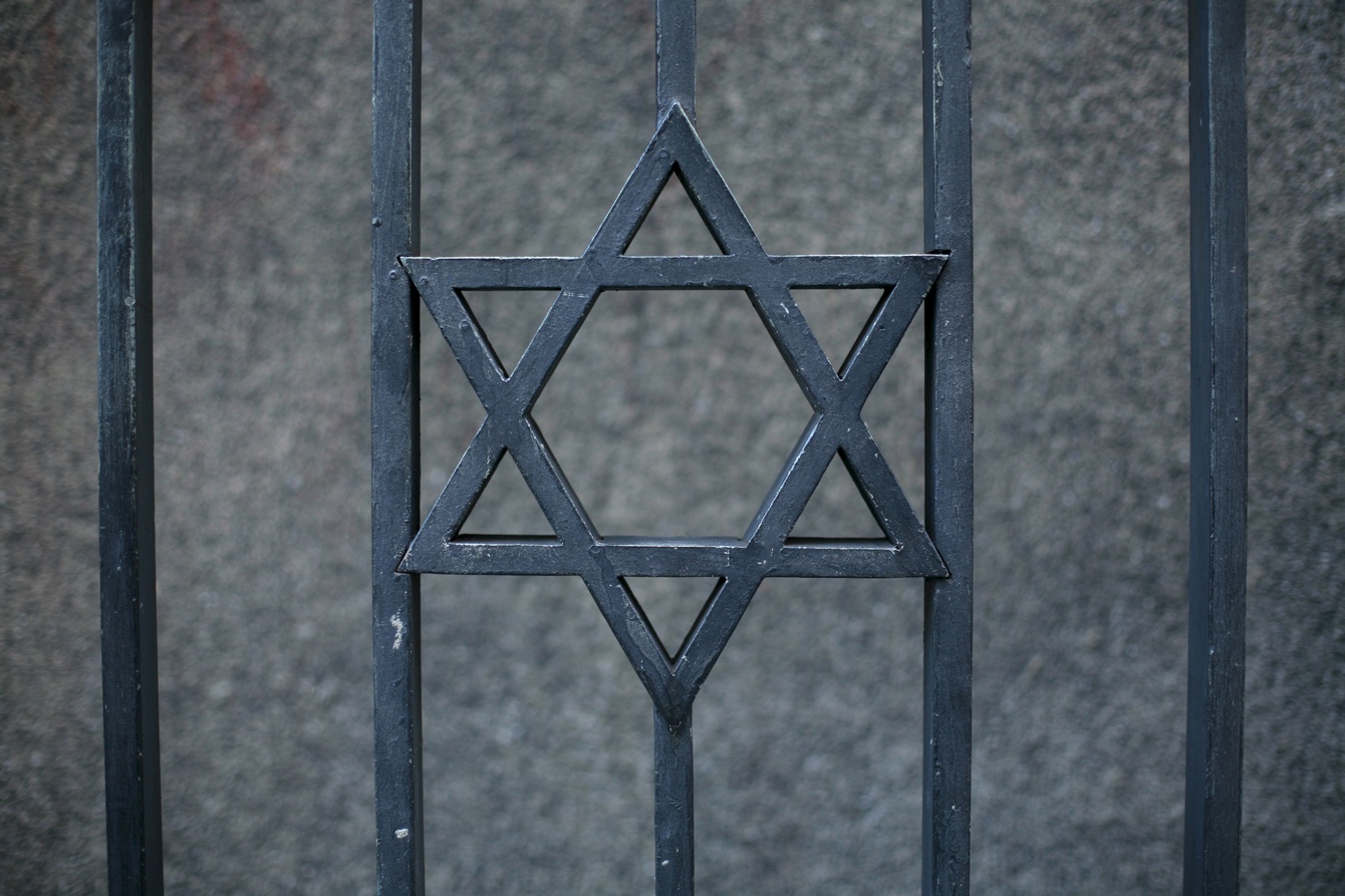 Gruwelijk verkliksysteem doemt op: davidster op Berchemse brievenbus ...