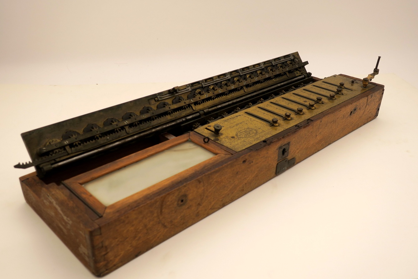 Eerste ‘rekenmachine voor het volk’ wordt geveild | BRUZZ