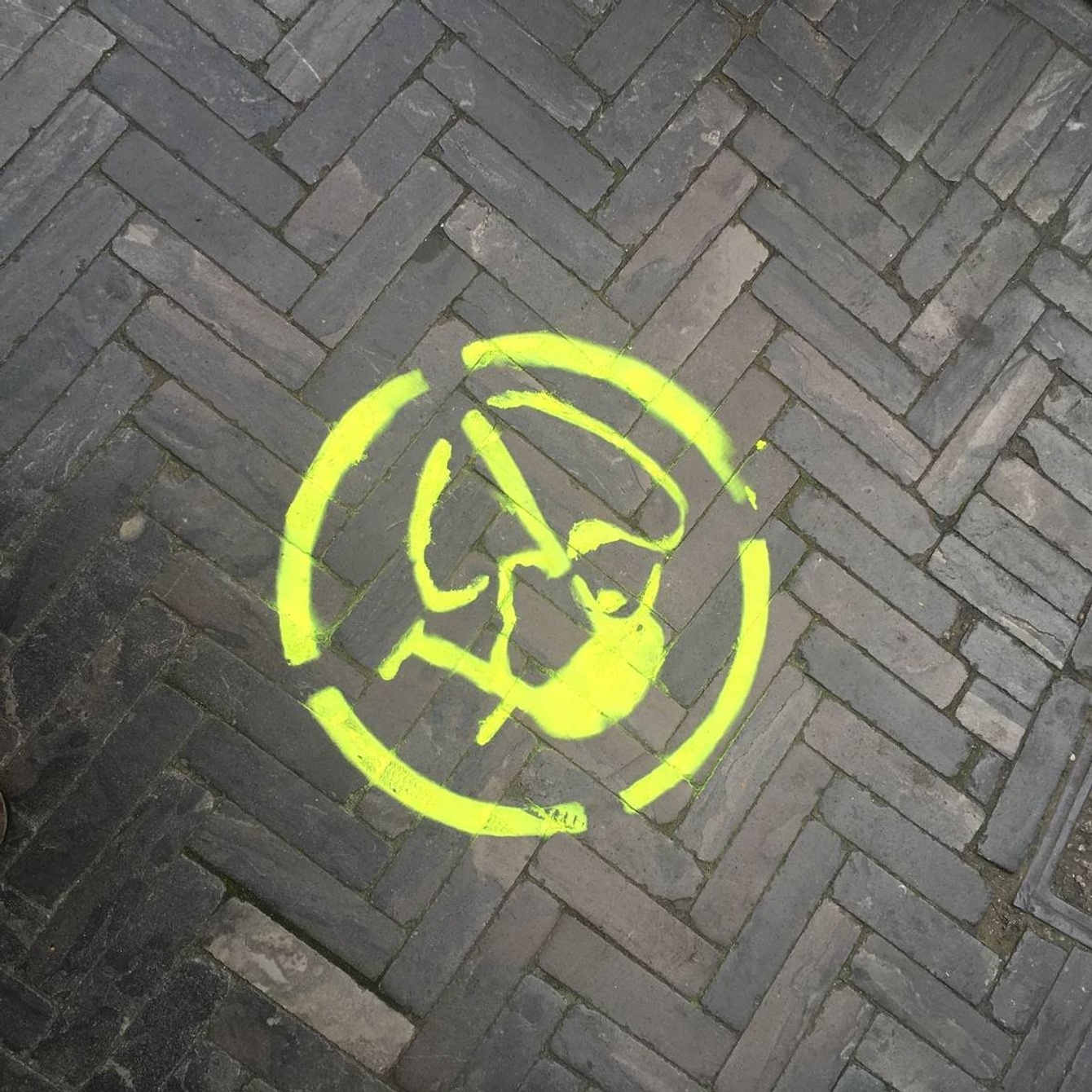 Eerste gebodstekens duiken op in Molenbeekse straten | BRUZZ