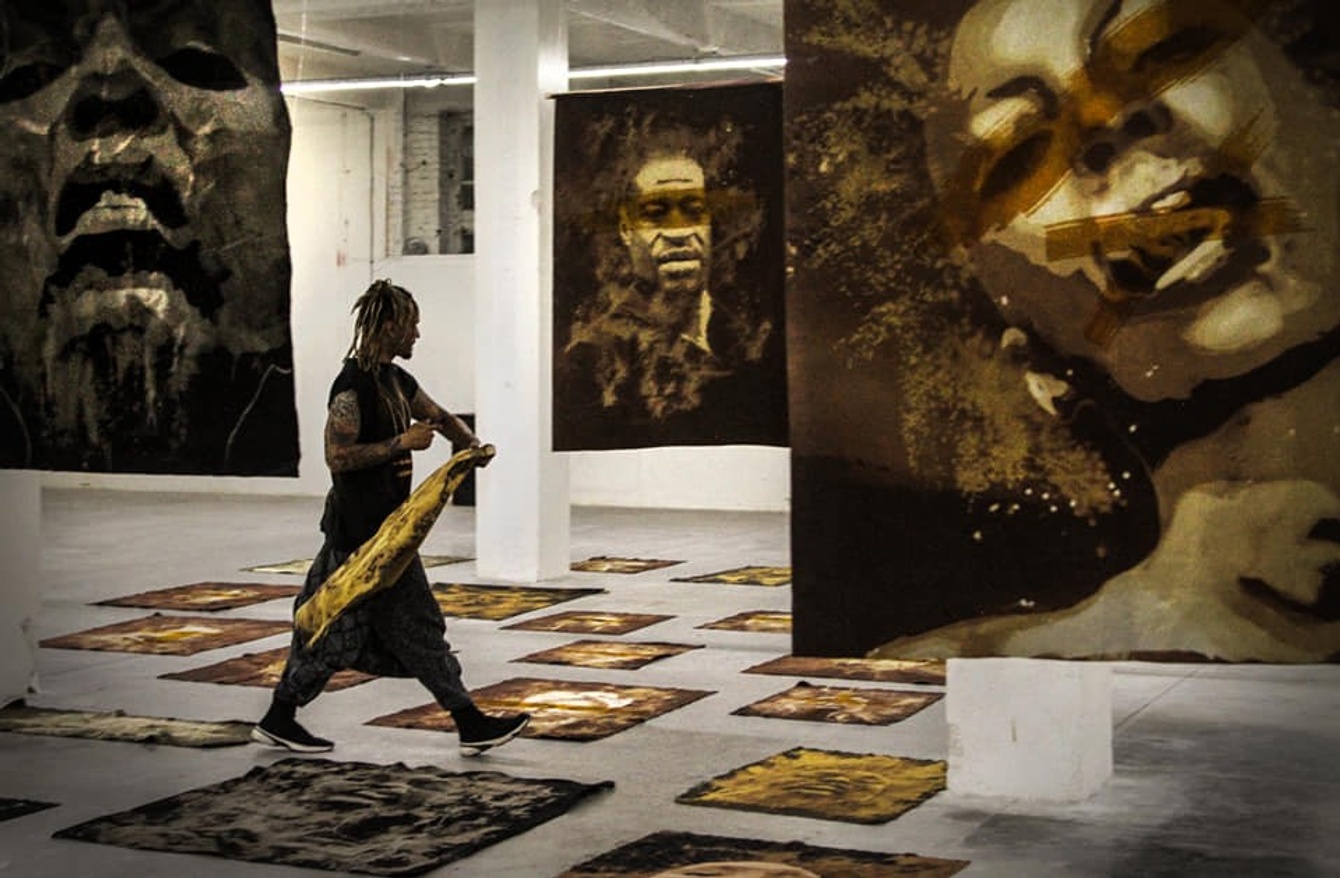 Exposition: les visages en feu de l'artiste franco-rwandais Mucyo | BRUZZ