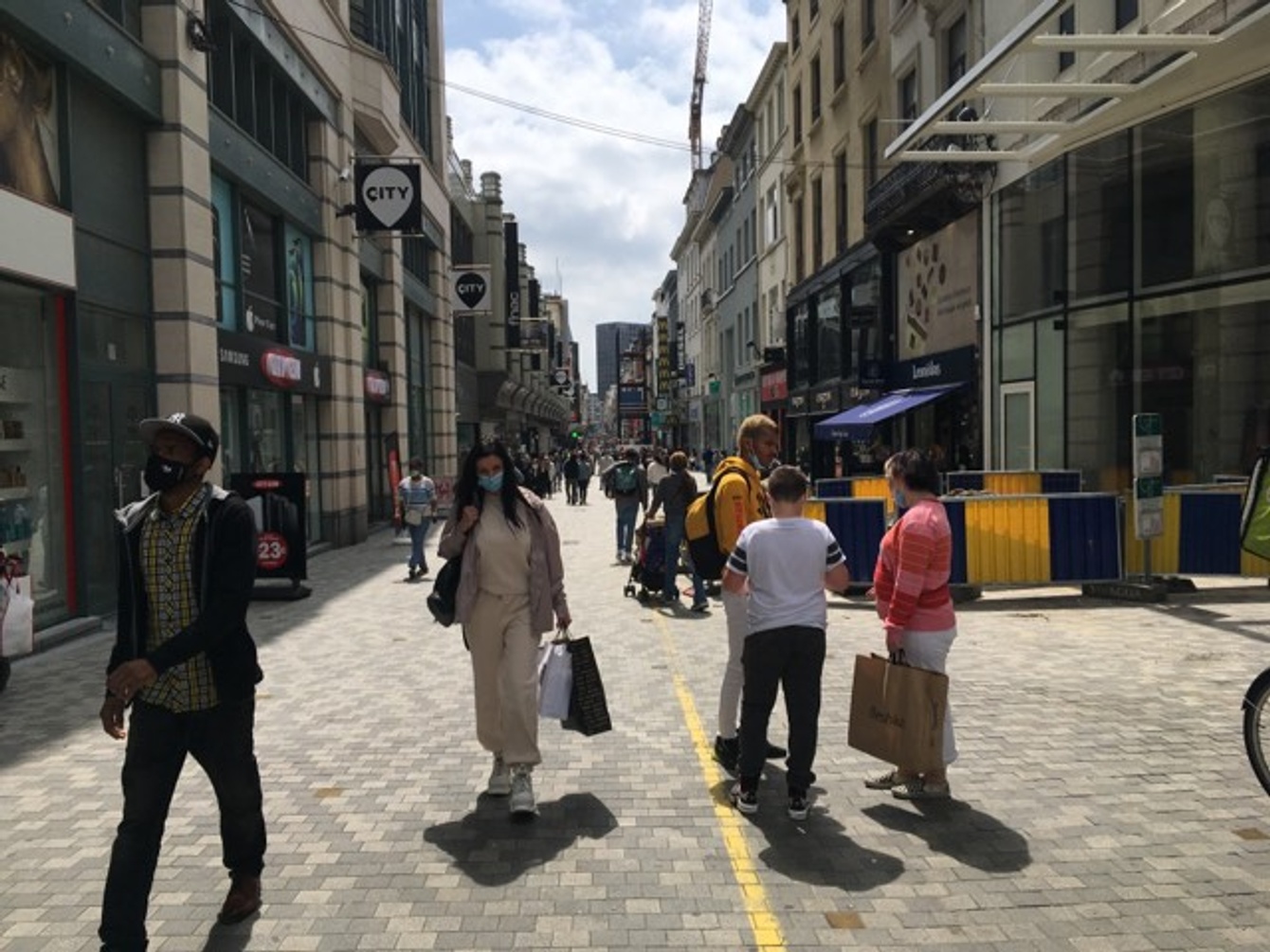 Duurste winkelstraat van Brussel pak goedkoper geworden | BRUZZ