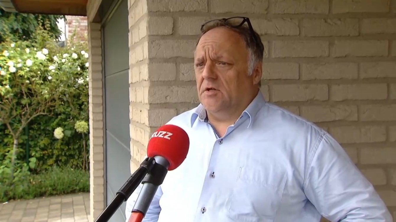 Van Ranst: 'We gaan wellicht naar een lockdown light' | BRUZZ