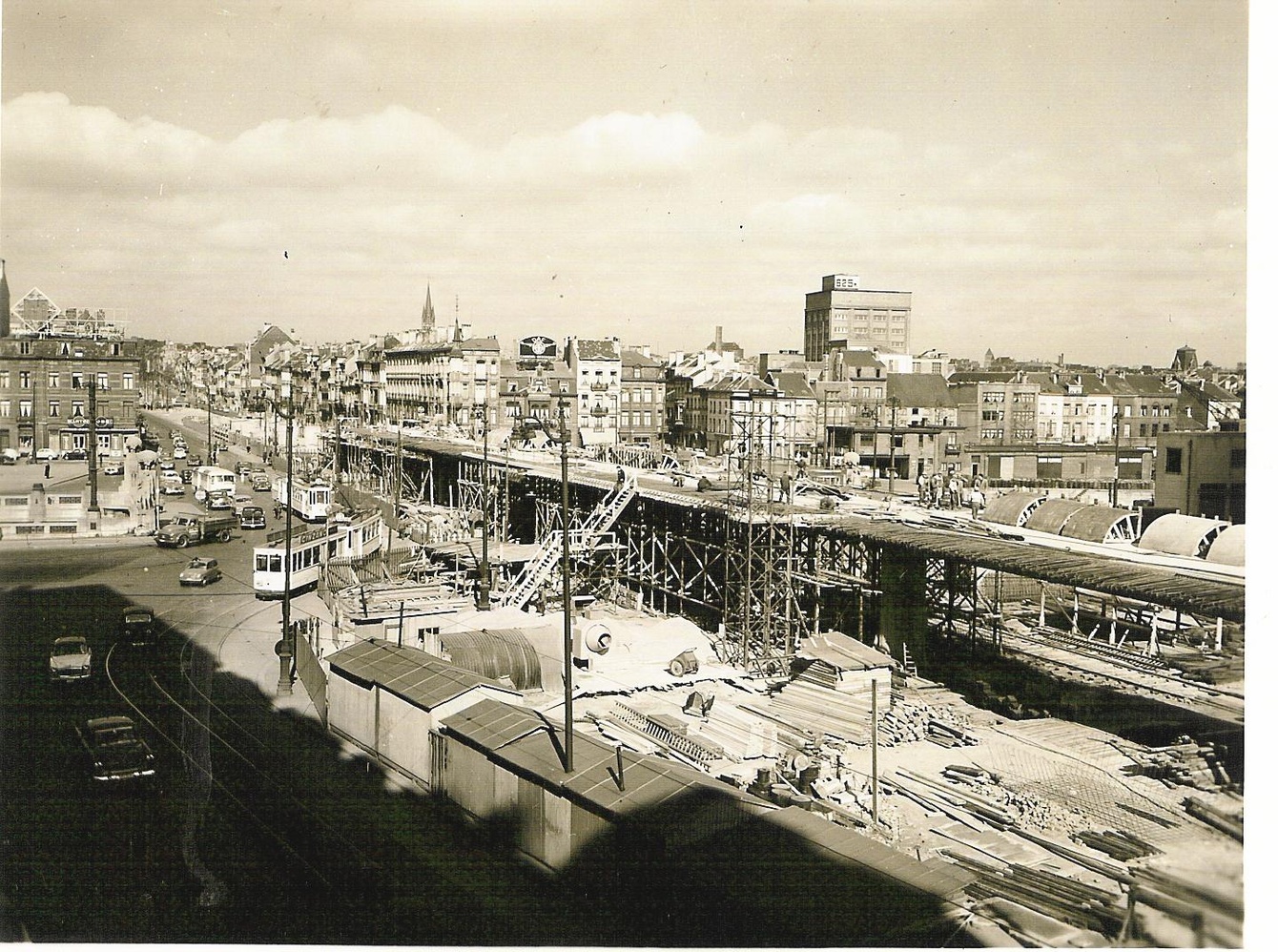 Le boulevard Léopold II : de la promenade à l’autoroute urbaine...et ...