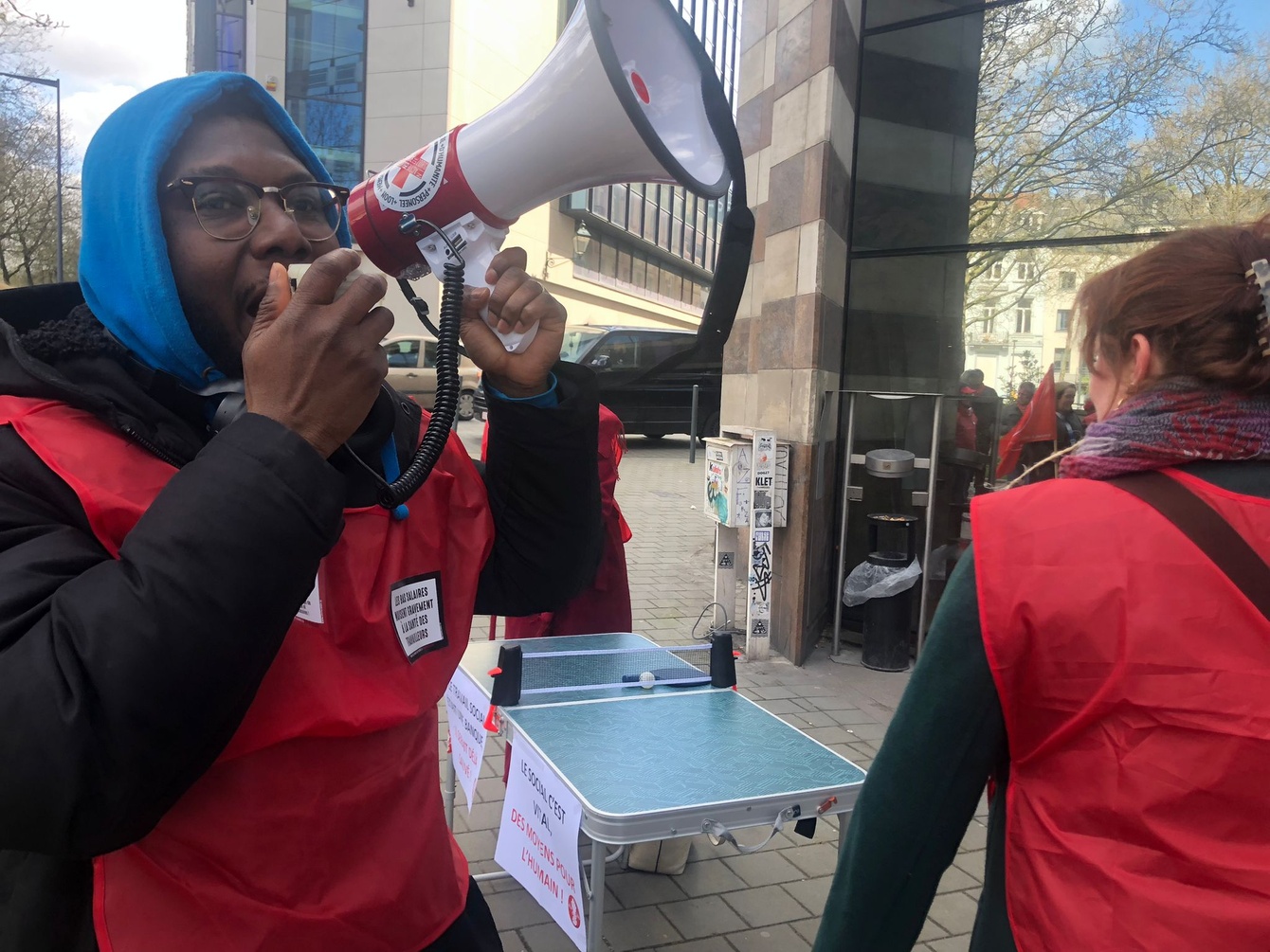 Brusselse OCMW’s voeren actie tegen hoge werkdruk: ‘Erger dan nu kan ...