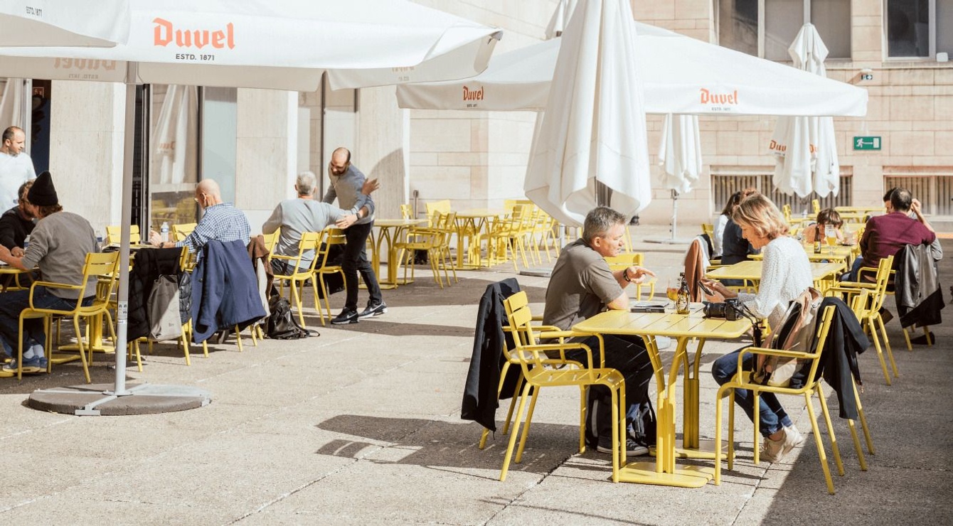 Een drankje op hoog niveau: bij deze rooftops kan je deze zomer terecht ...