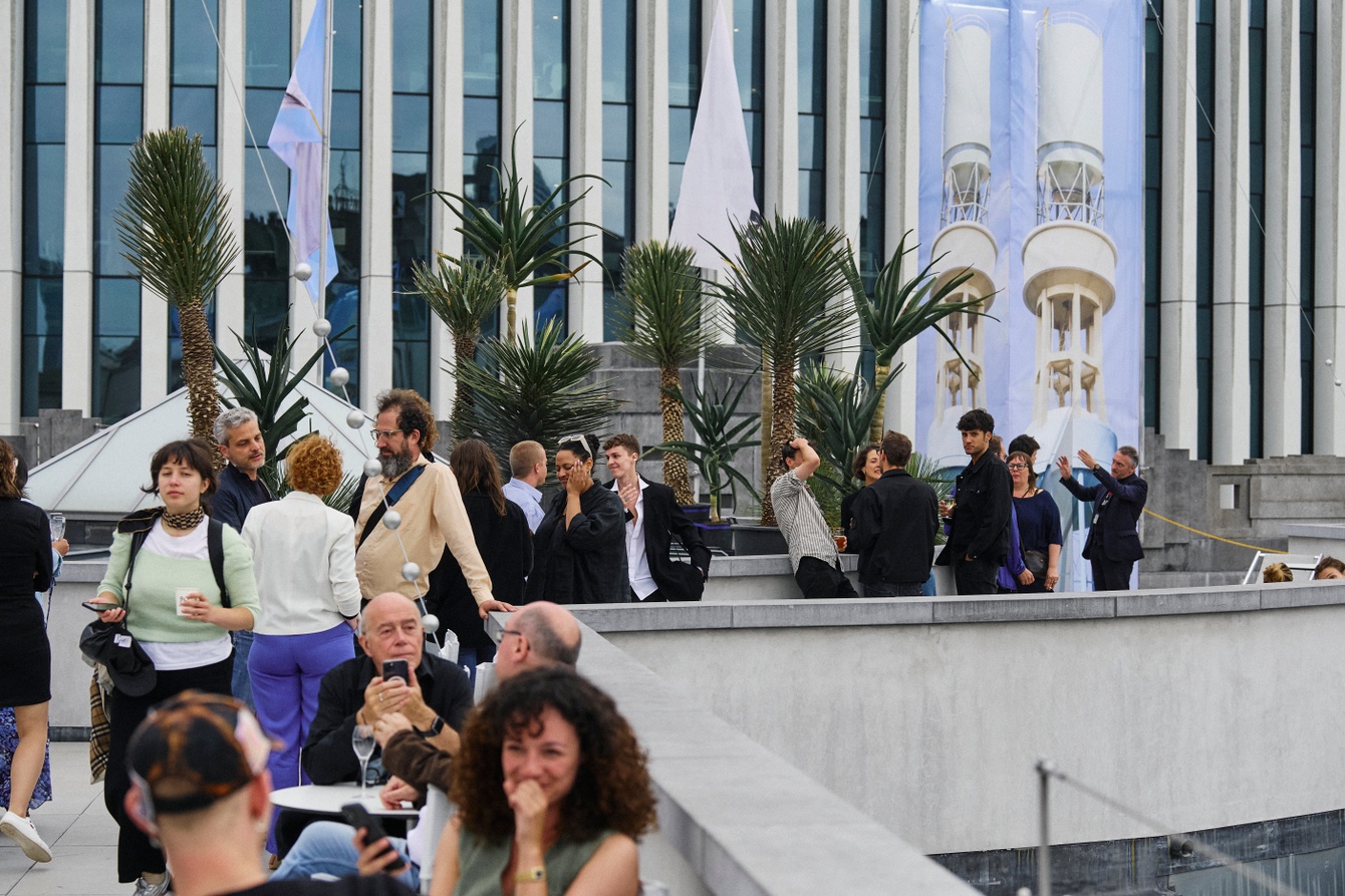 Een drankje op hoog niveau: bij deze rooftops kan je deze zomer terecht ...