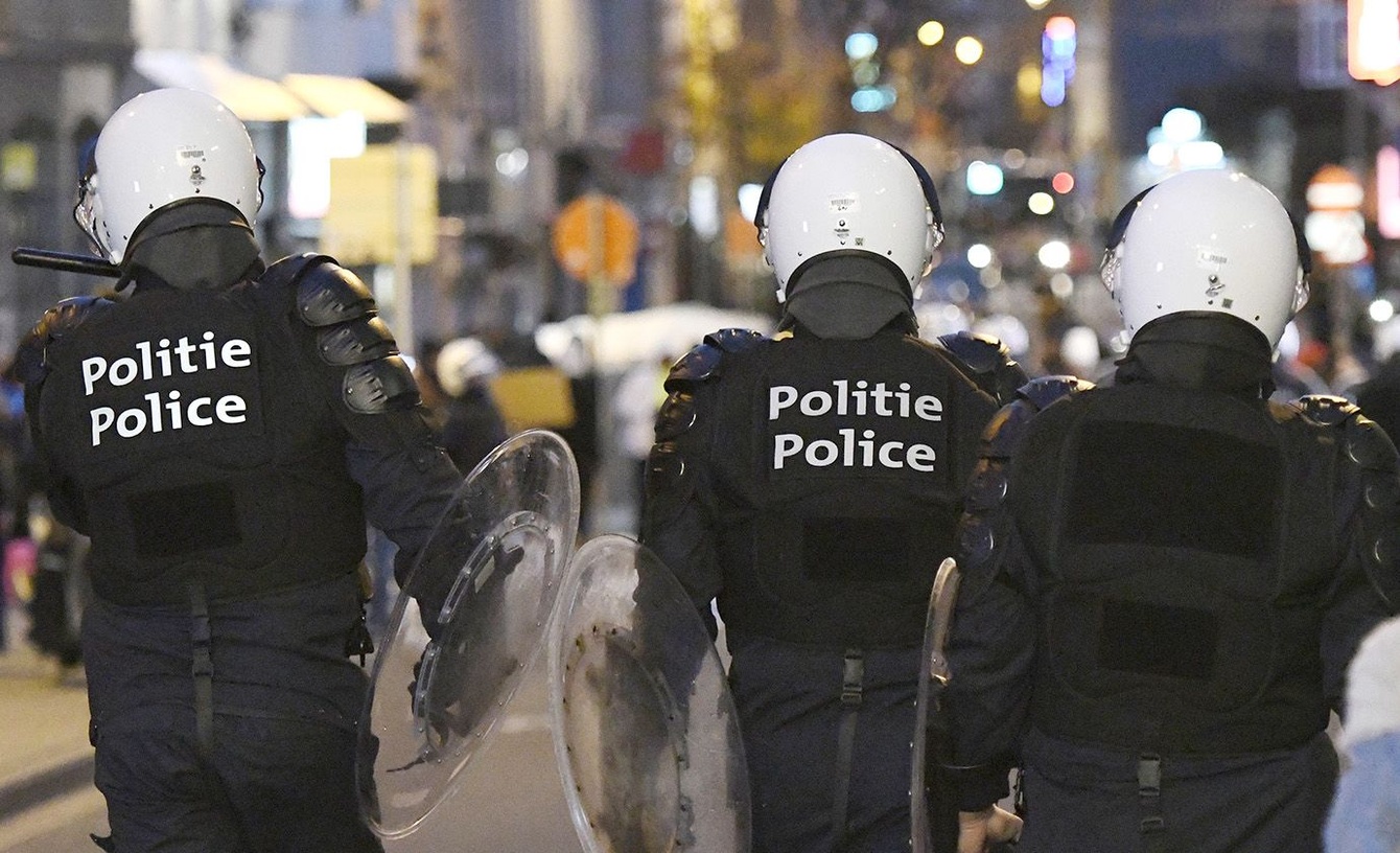 36 relschoppers opgepakt na rellen in november | BRUZZ