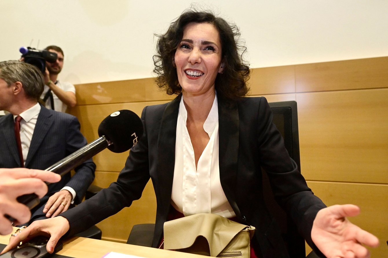 Minister Lahbib overleeft vertrouwensstemming | BRUZZ