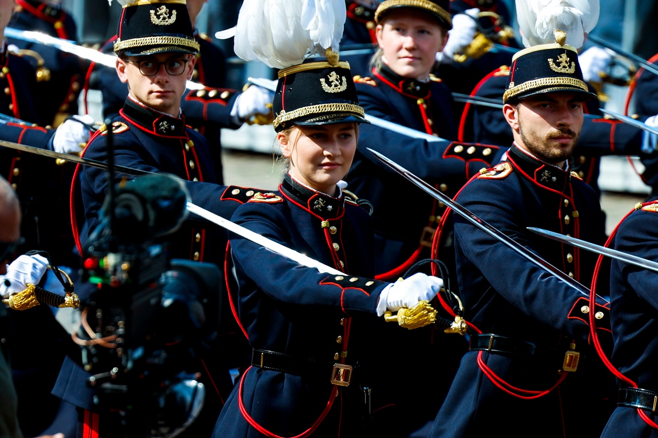 Militair defilé met prins Gabriël en kroonprinses Elisabeth | BRUZZ