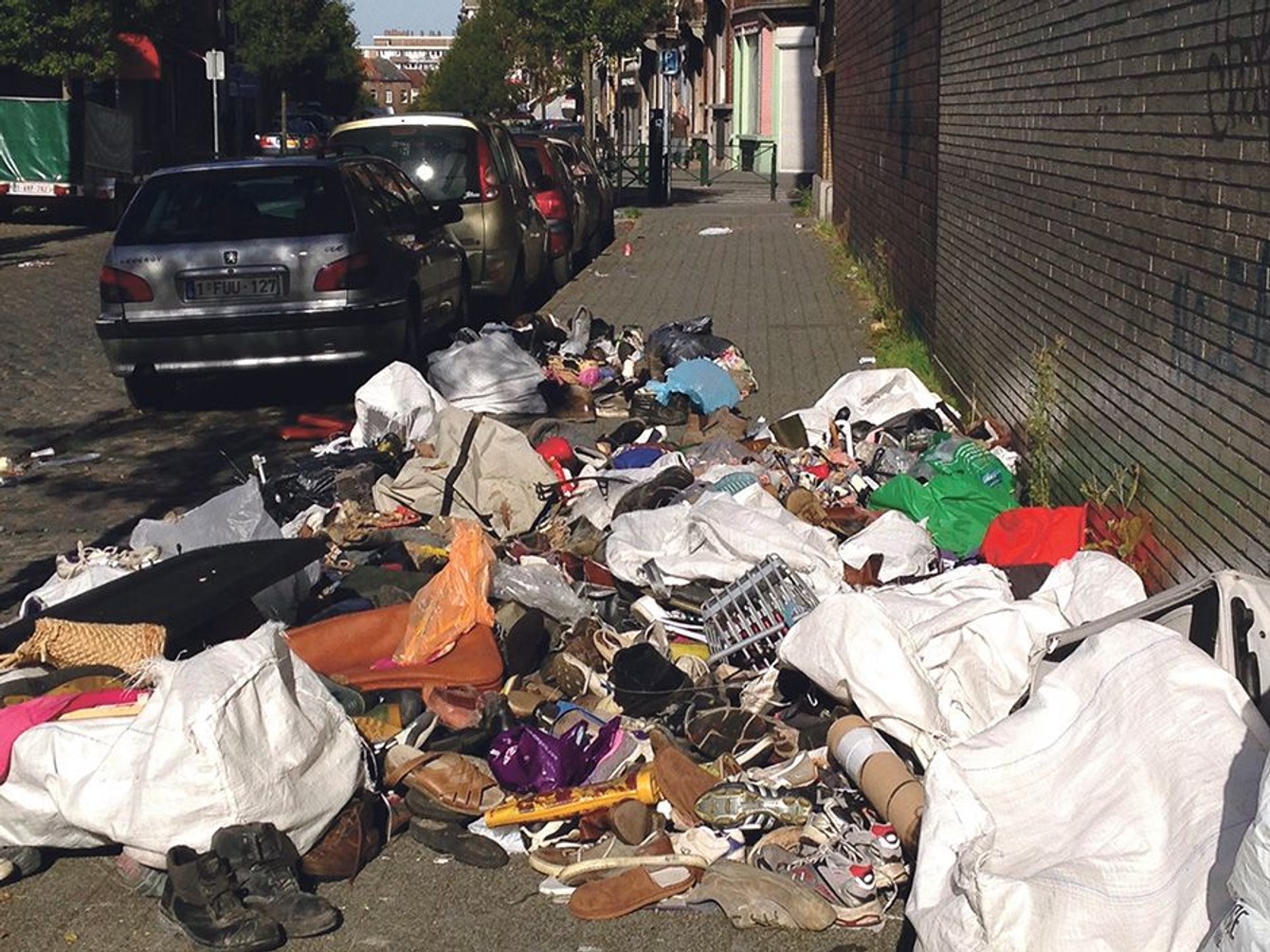 Sluikstort met 55 ton afval opgeruimd aan Brusselse ring in Wemmel | BRUZZ