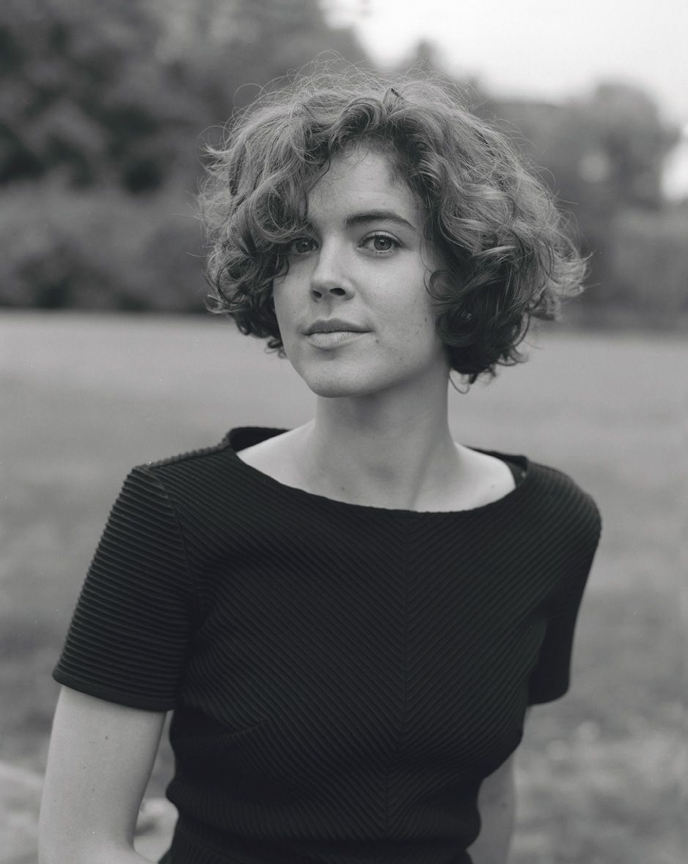 Schrijfster Bregje Hofstede ontstresst door nergens heen te gaan | BRUZZ