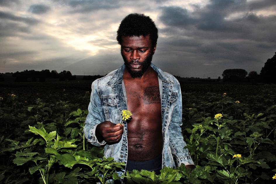 A day in photographer Sarah Lowie's love life | BRUZZ