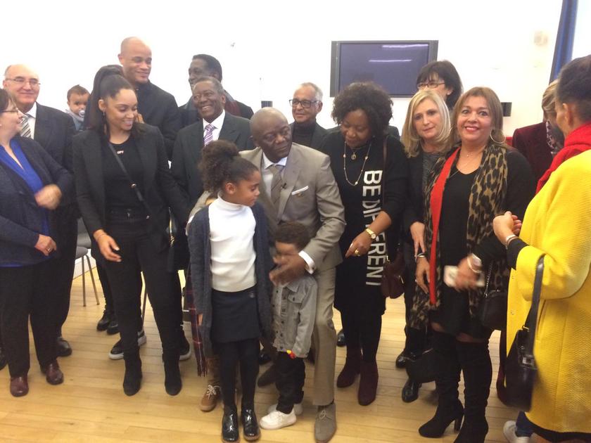 Pierre Kompany, eerste zwarte burgemeester in België, legt eed af | BRUZZ