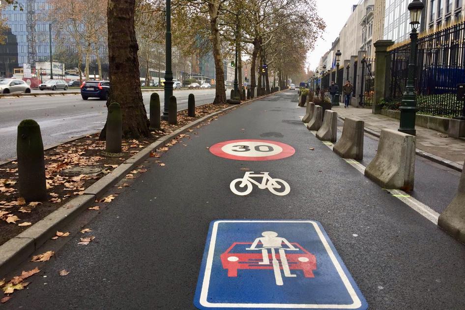 Gezien: fors meer plaats voor fietsers op Kleine Ring | BRUZZ