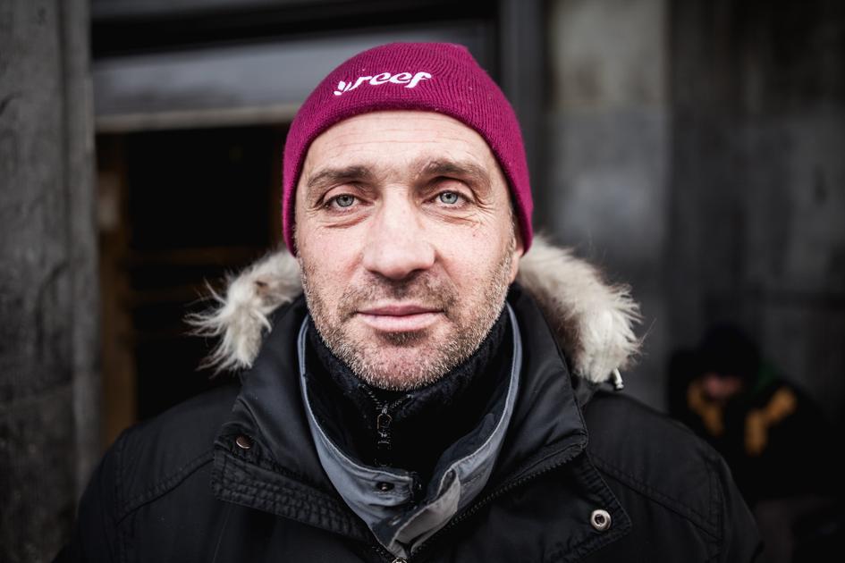 Daklozen brengen kerst op straat door, tussen hoop en verdriet | BRUZZ