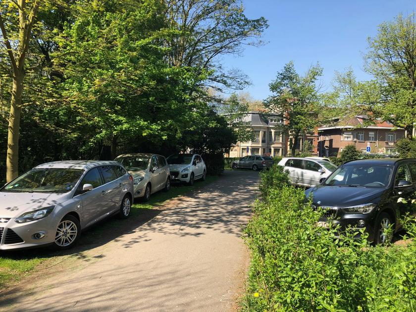 Josaphatpark kreunt onder wildparkeerders: Schaarbeek ontkent ...