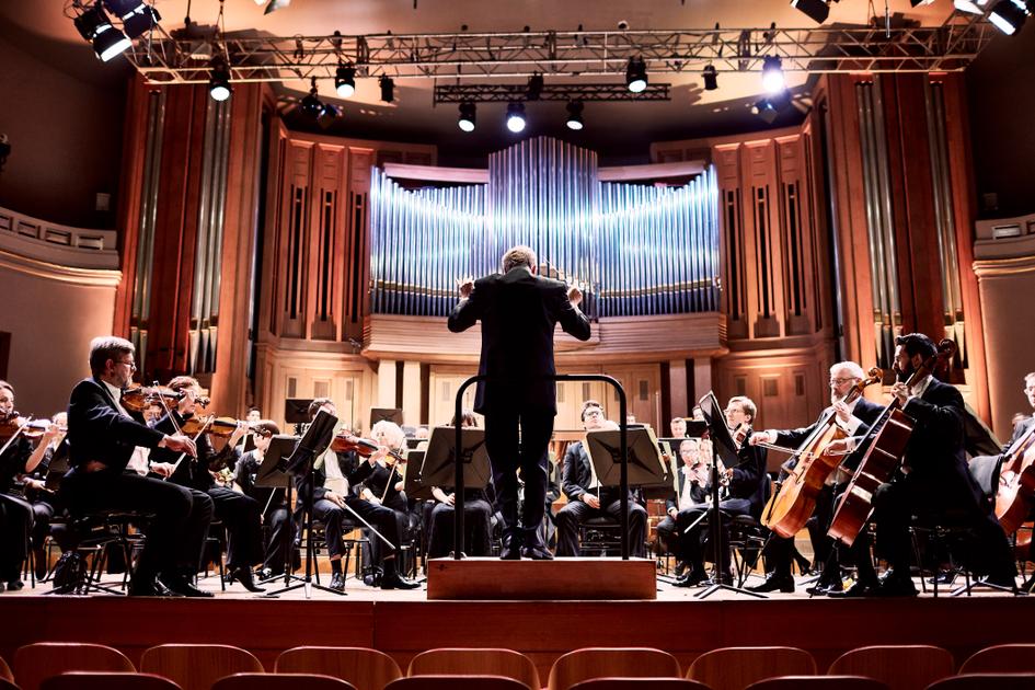 Belgian National Orchestra treedt op in metrostation | BRUZZ