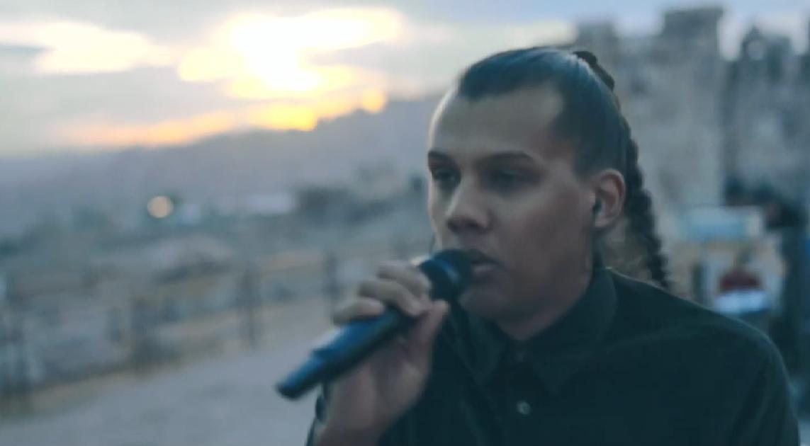 Stromae en Coldplay duiken op in Jordanië | BRUZZ