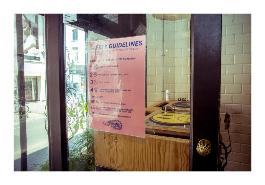 Vreet corona aan het vinylvirus? | BRUZZ