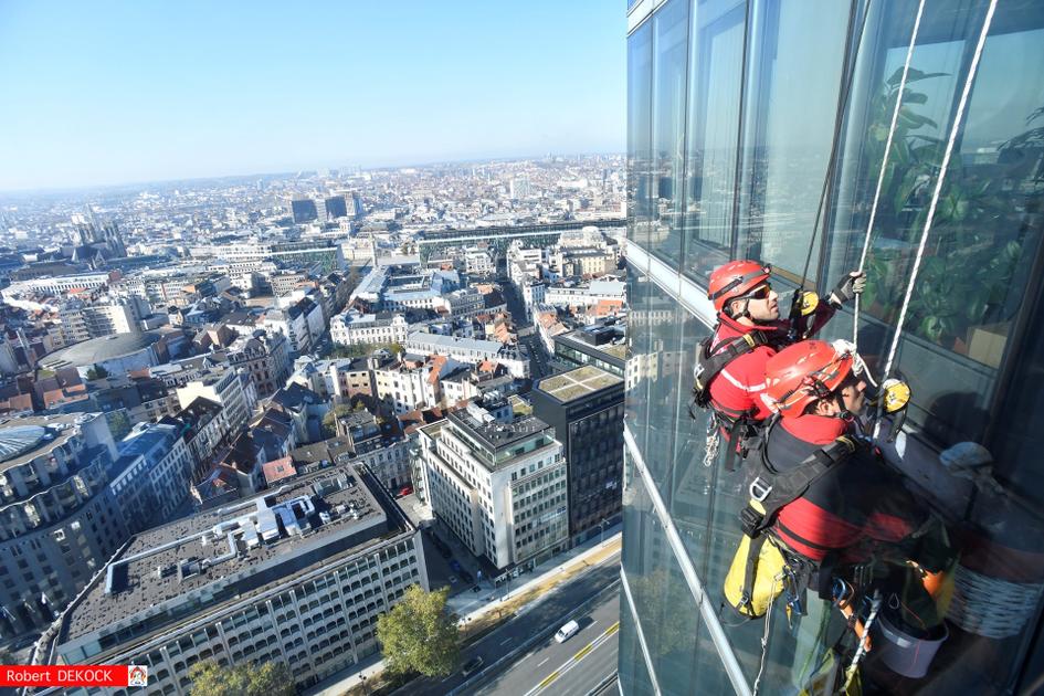 Spectaculaire brandweerinterventie op Madoutoren | BRUZZ
