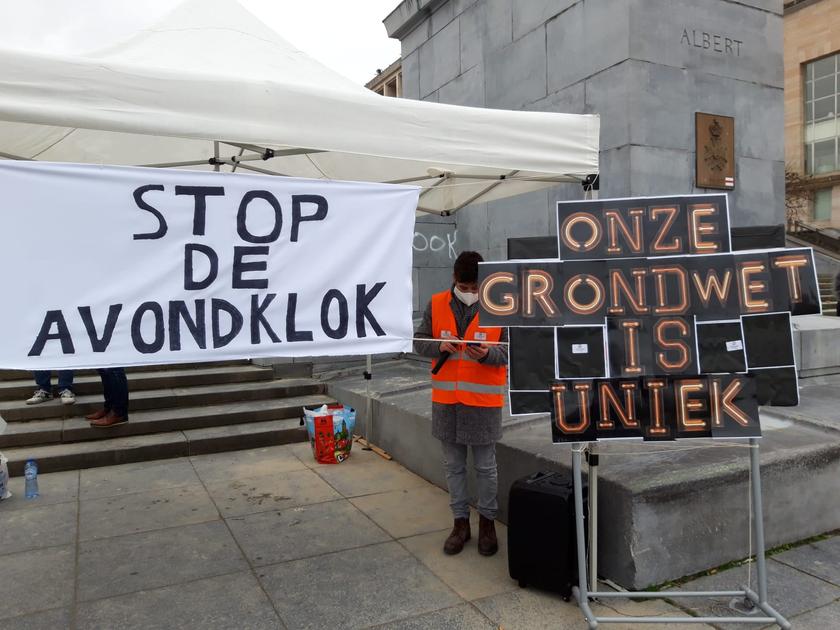 Kritiek op avondklok neemt toe binnen meerderheid en oppositie in ...