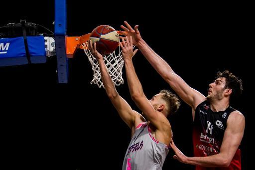 Basketter Louis Hazard blijft drie jaar langer bij Phoenix Brussels | BRUZZ